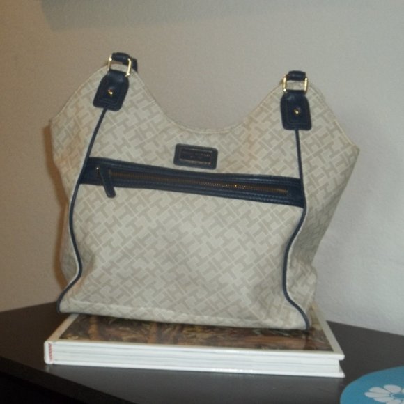 Tommy Hilfiger | Bags | Tommy Hilfiger Monogrammed Large Purse In Cream ...